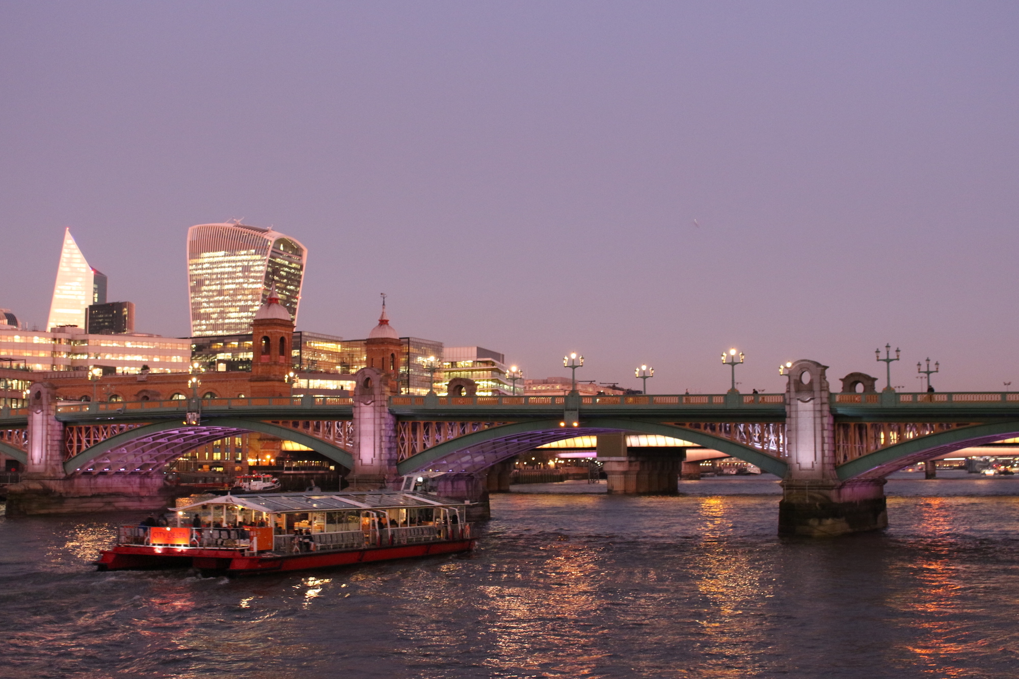 The Thames: Shining in the Dark – Ebb & Flow