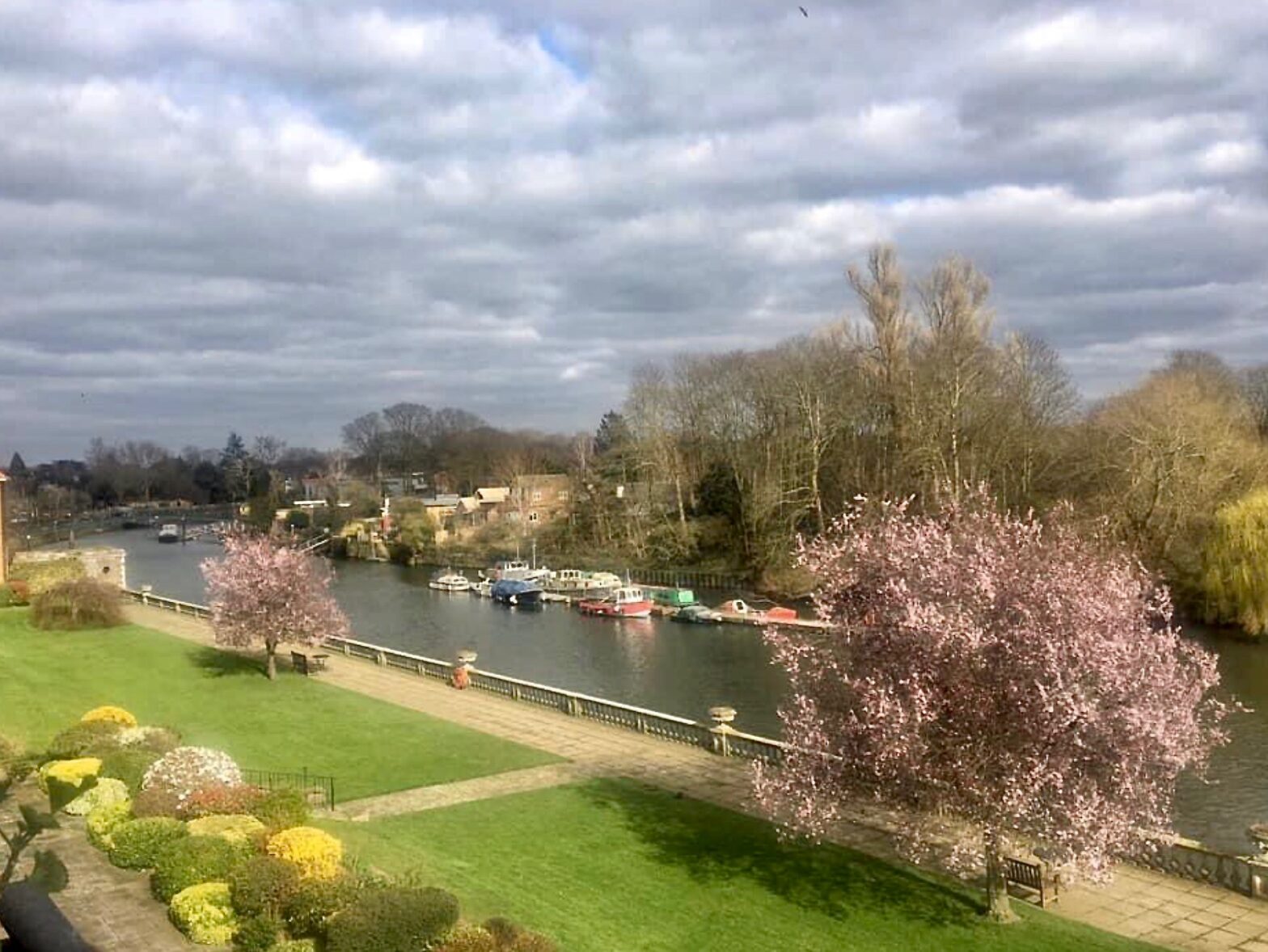 Springtime along the tidal Thames… – Ebb & Flow