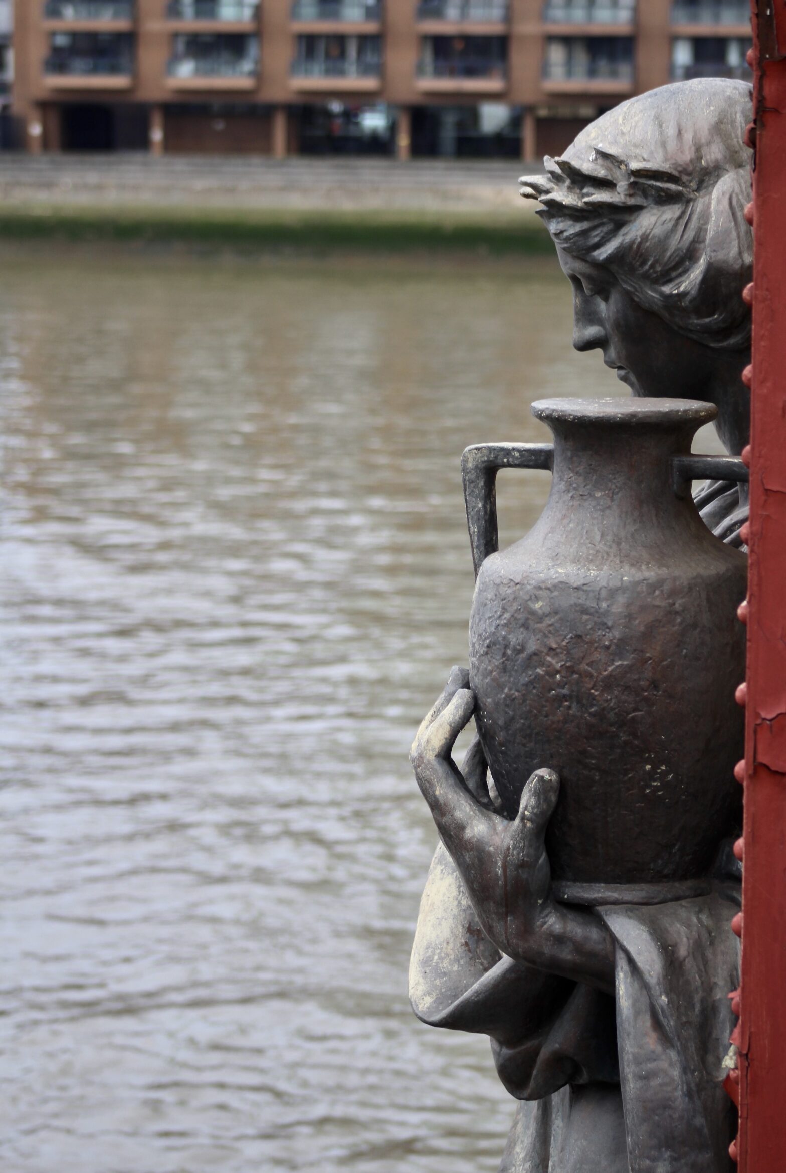 The Vauxhall Bridge statues – Ebb & Flow