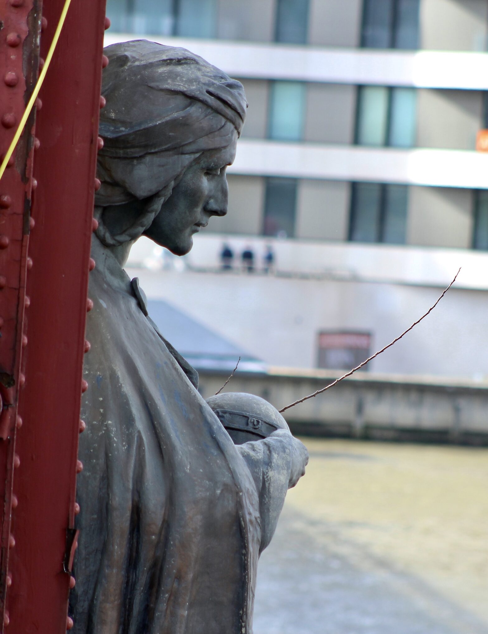 The Vauxhall Bridge statues – Ebb & Flow
