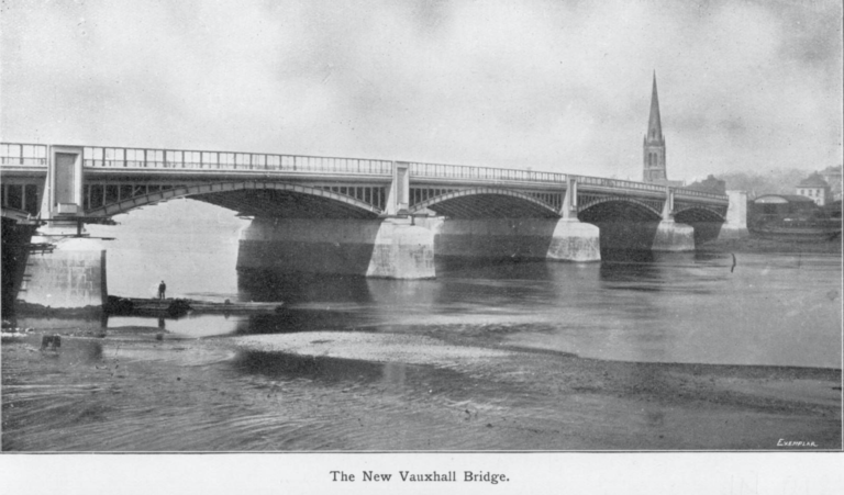 The Vauxhall Bridge statues – Ebb & Flow