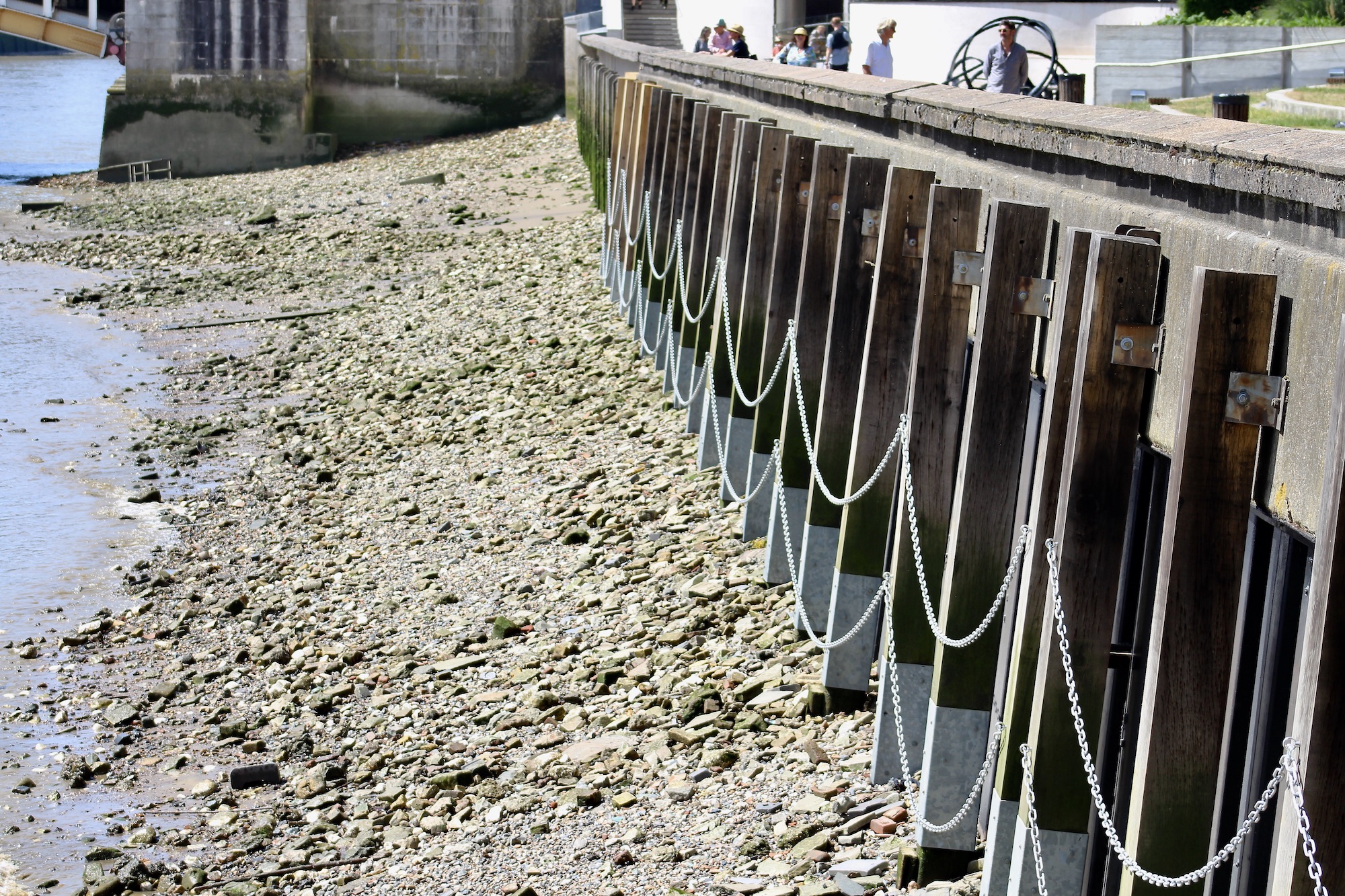Grab Chains on the central London Thames embankments – Ebb & Flow